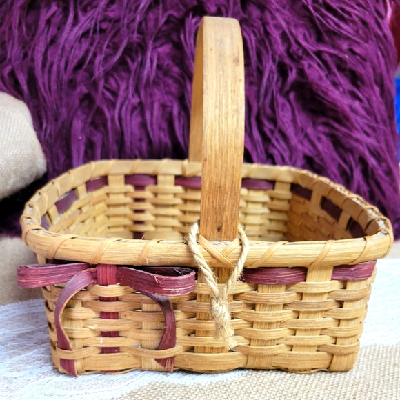 Laketown Treasures | Accents | Vintage Very Cute Square Basket With ...